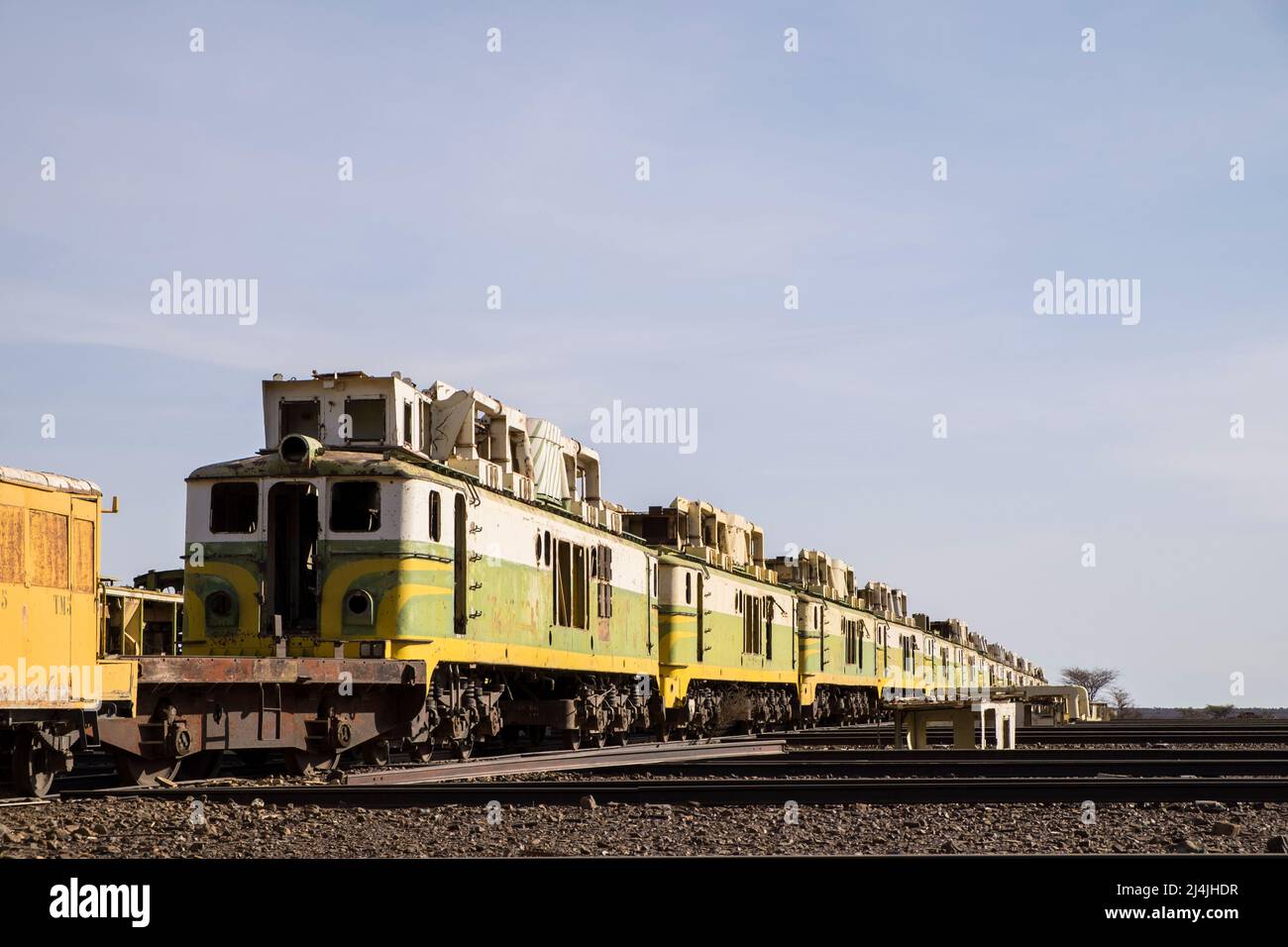 Mauritania, the longest railway in the world, connects Nouadhibou to ...