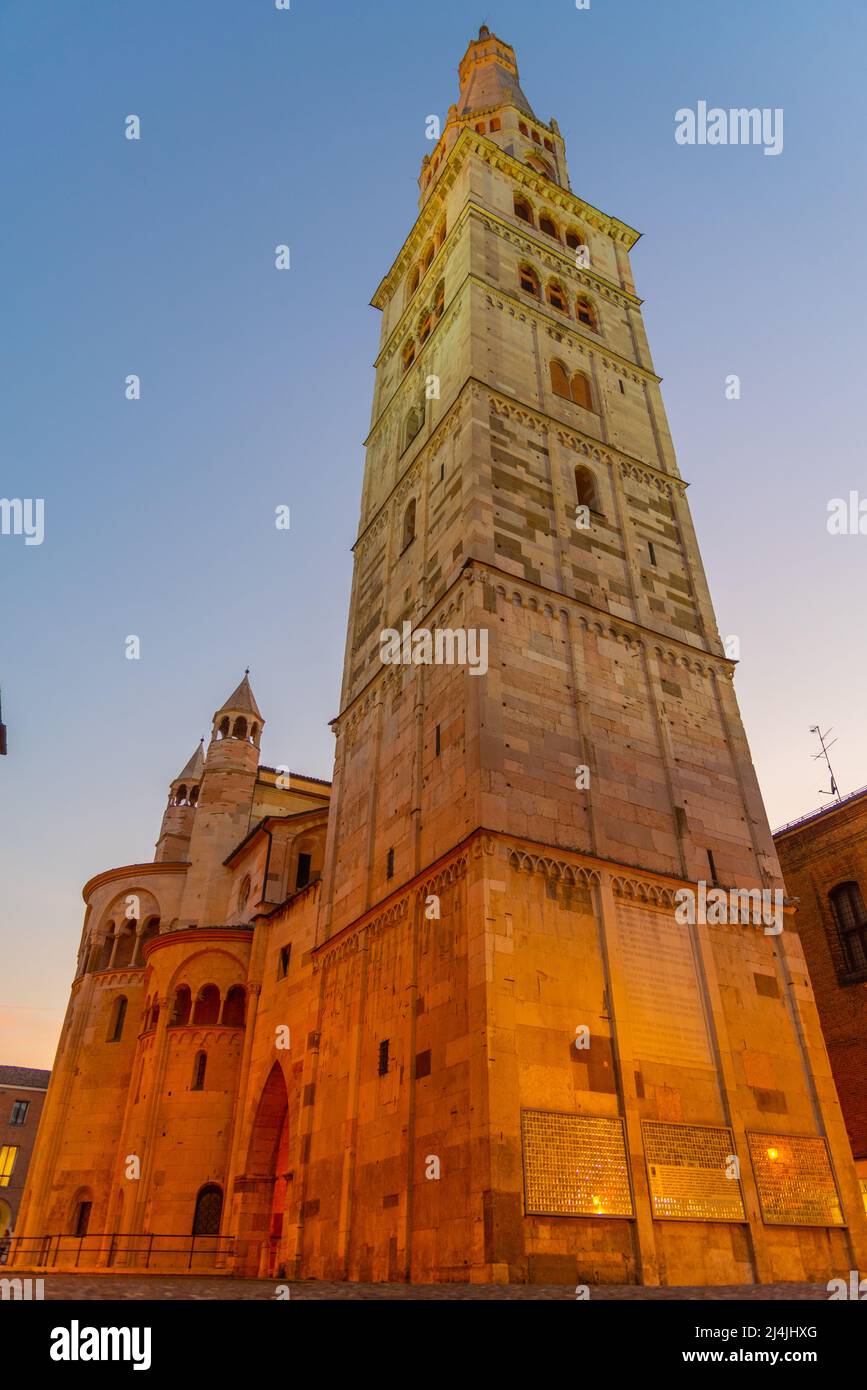 Sunrise view of the Cathedral of Modena and Ghirlandina tower in Italy ...