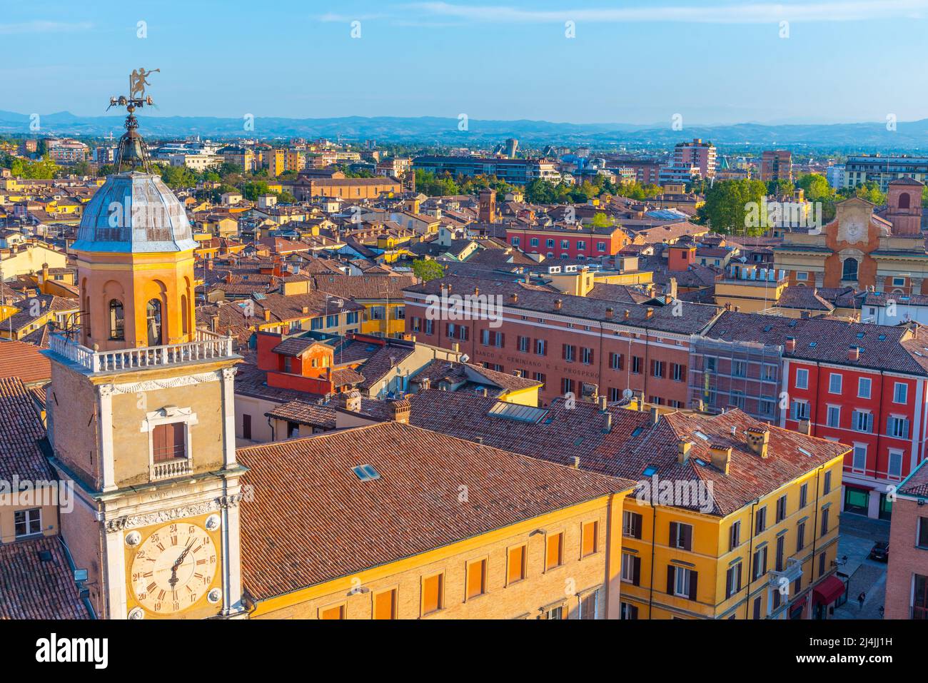 Modena cathedral aerial hi-res stock photography and images - Alamy