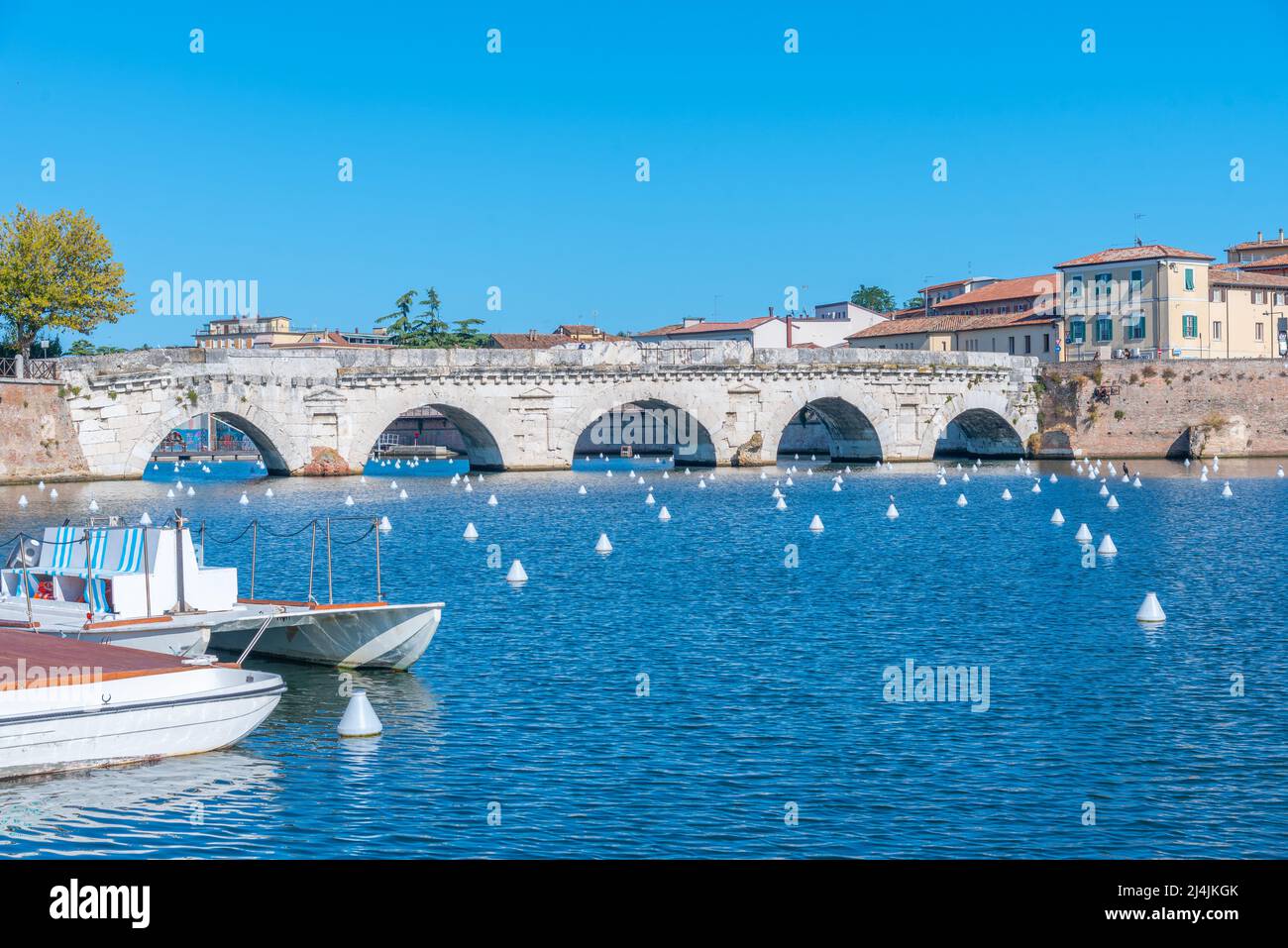 Bridge of Tiberius (Ponte di Tiberio) in Rimini, Italy Stock Photo - Alamy