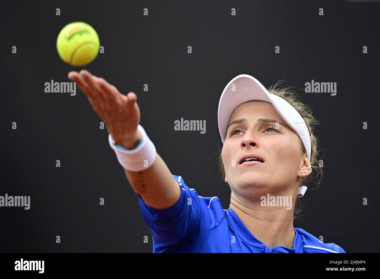 Marketa vondrousova raducanu hi-res stock photography and images - Alamy