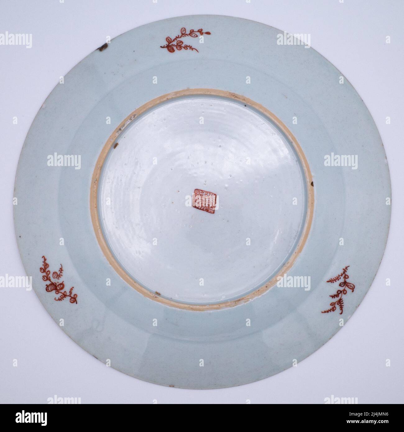 Antique chinese 18th century clobbered porcelain plate hi-res stock ...