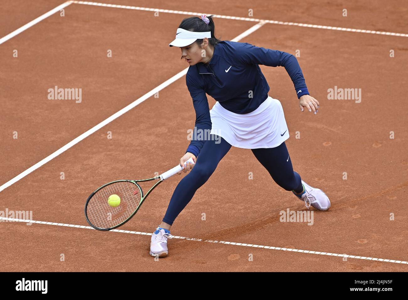 Marketa vondrousova raducanu hi-res stock photography and images - Alamy