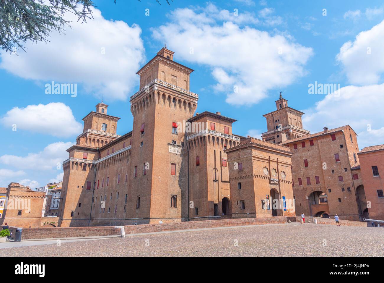 Castello Estense in the Italian town Ferrara Stock Photo - Alamy