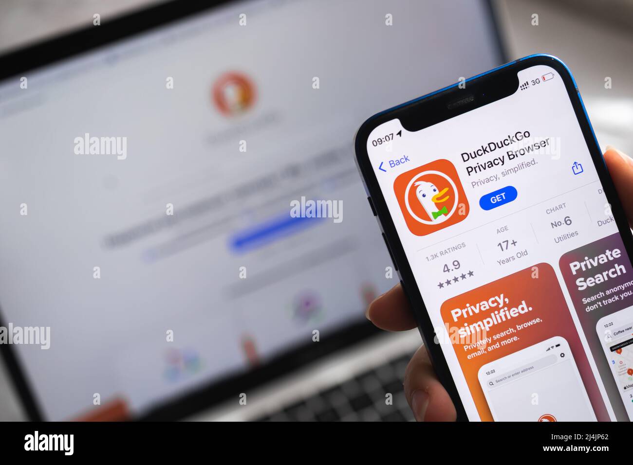Duckduckgo logo hi-res stock photography and images - Alamy