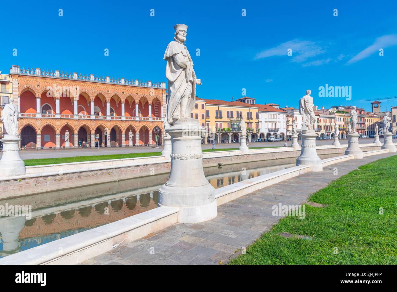 Statues surrounding Prato della Valle in Italian town Padua Stock Photo ...