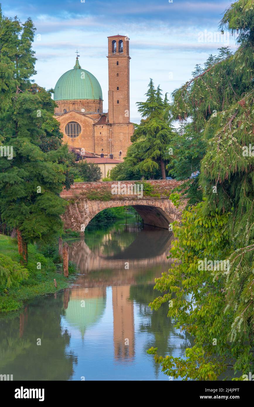 Basilica del Carmine in Italian town Padua Stock Photo - Alamy