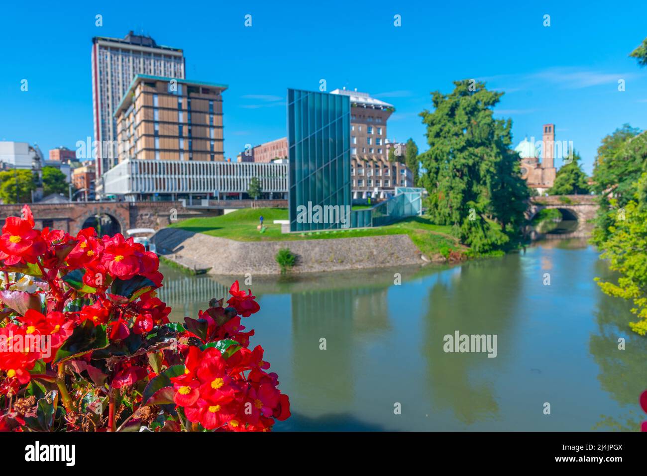 Monumento “Memoria e Luce” in Italian town Padua Stock Photo - Alamy