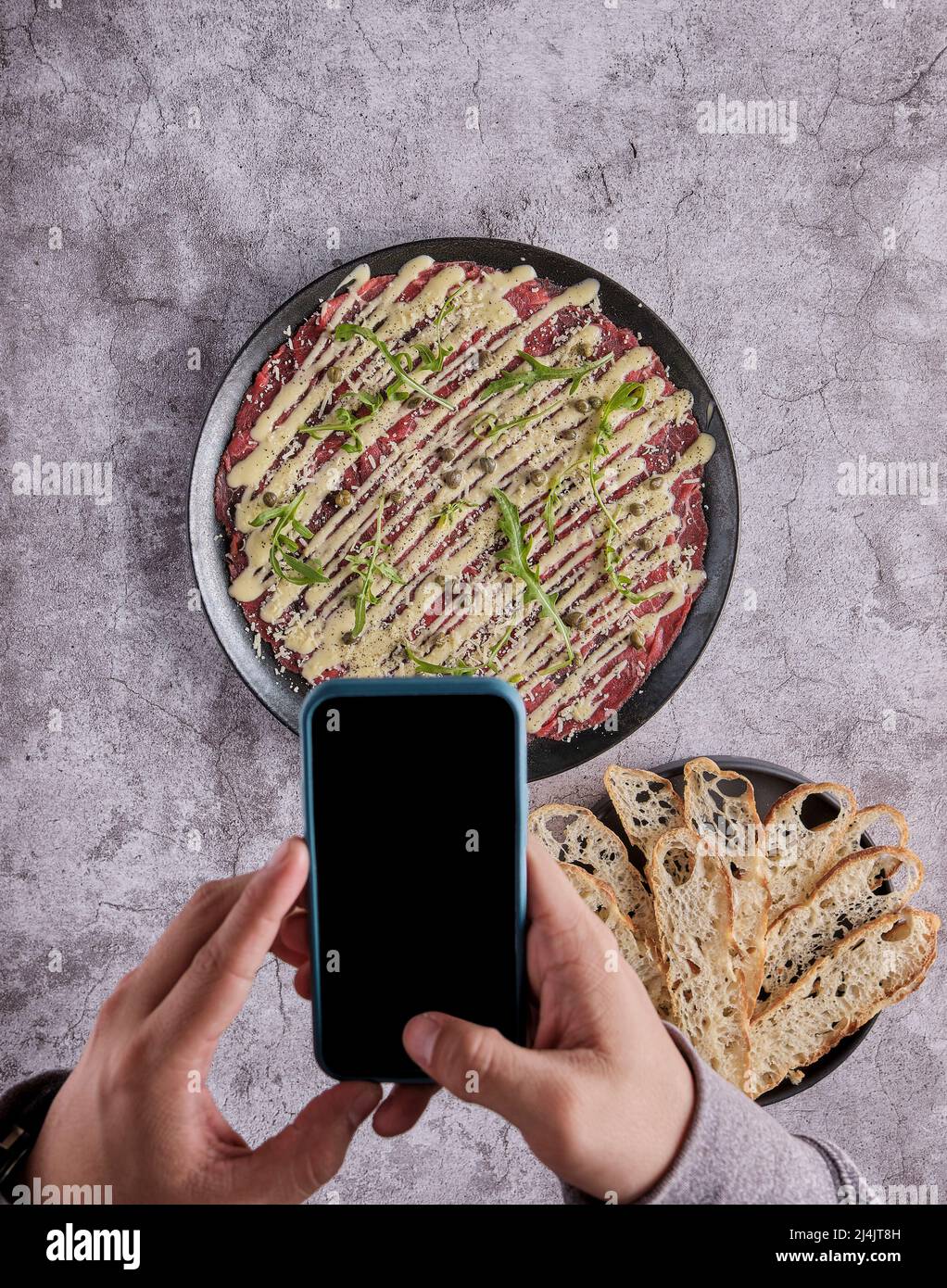 Social media beef hi-res stock photography and images - Alamy