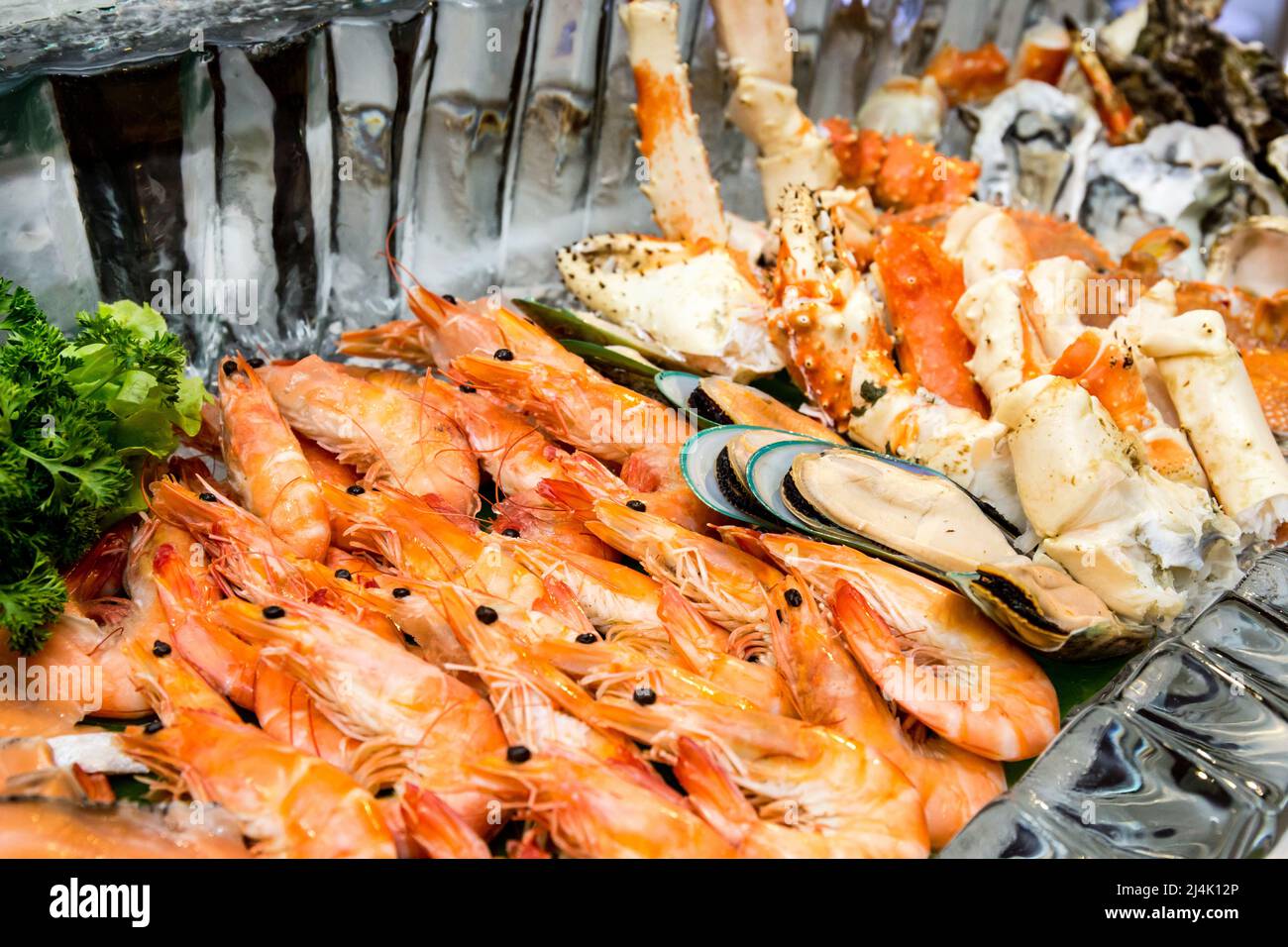 Close up of many Fresh Seafood buffet dinner put on ice Stock Photo - Alamy