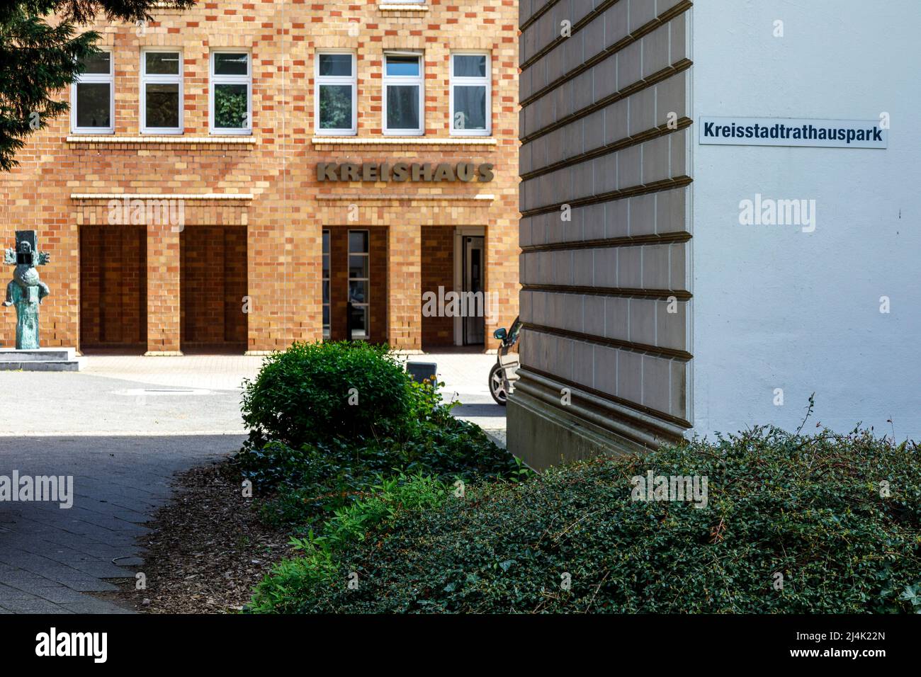 House of the district government hi-res stock photography and images ...