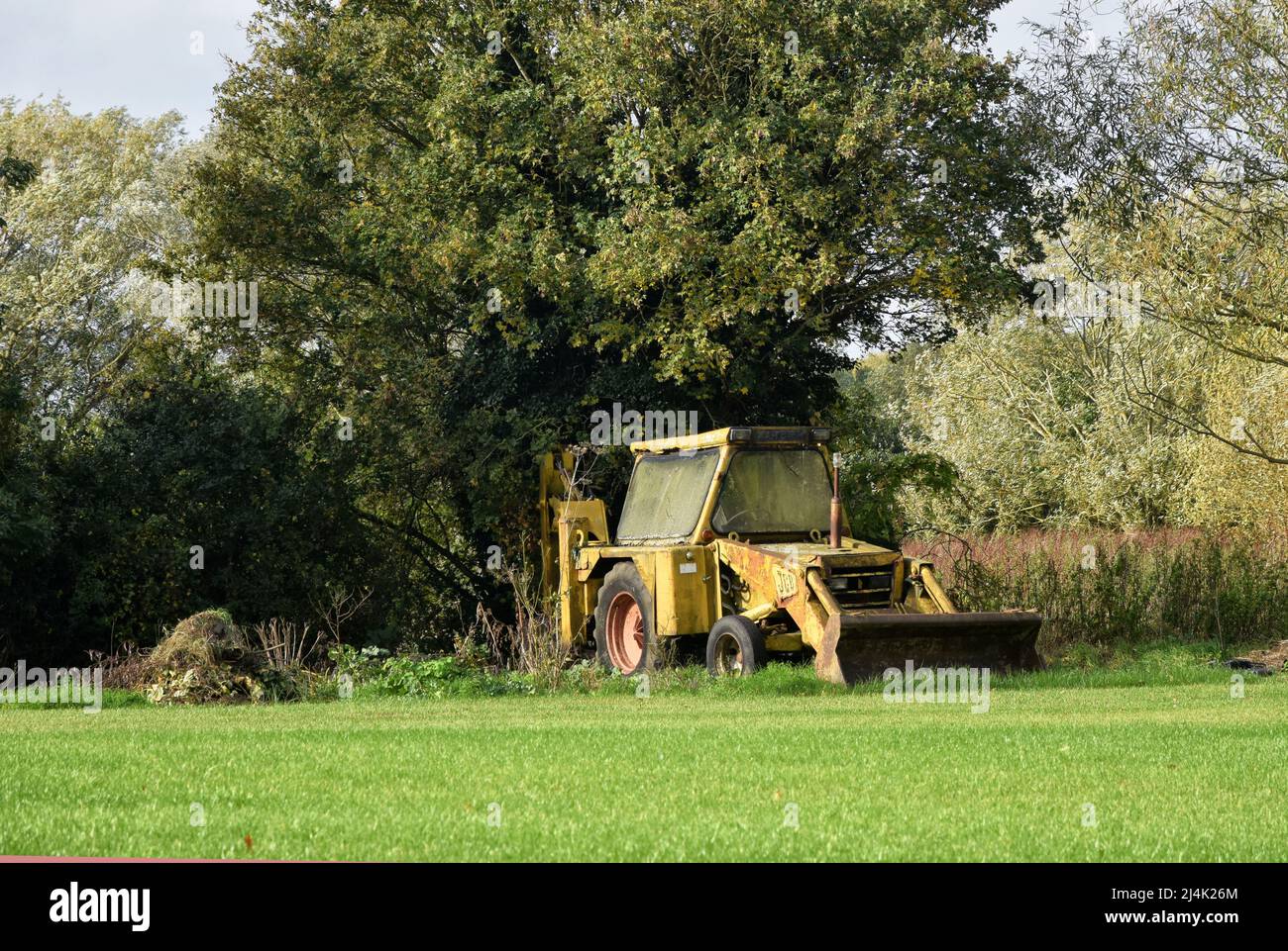 jcb digger in field Stock Photo - Alamy