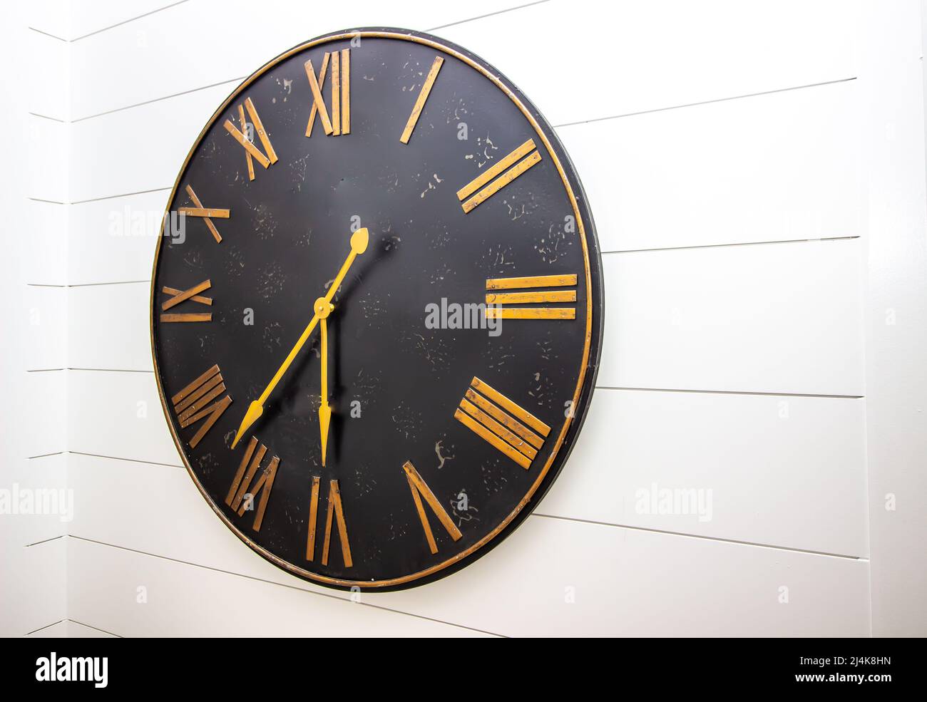 Large face hands clock time hi-res stock photography and images - Alamy