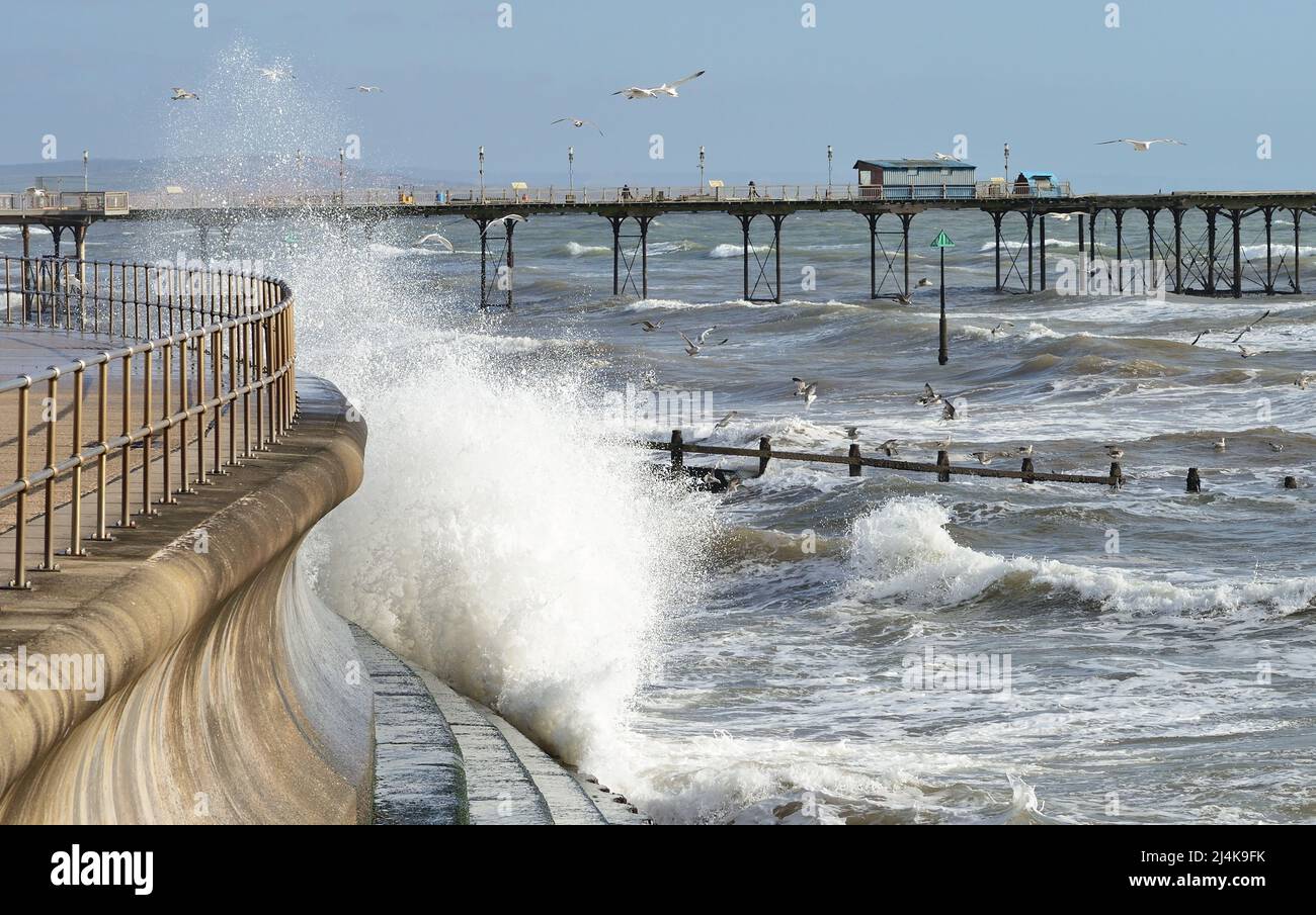 Precast concrete wave wall hi-res stock photography and images - Alamy