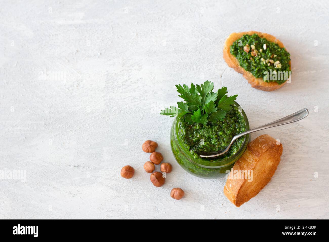 Pesto leaf hi-res stock photography and images - Alamy