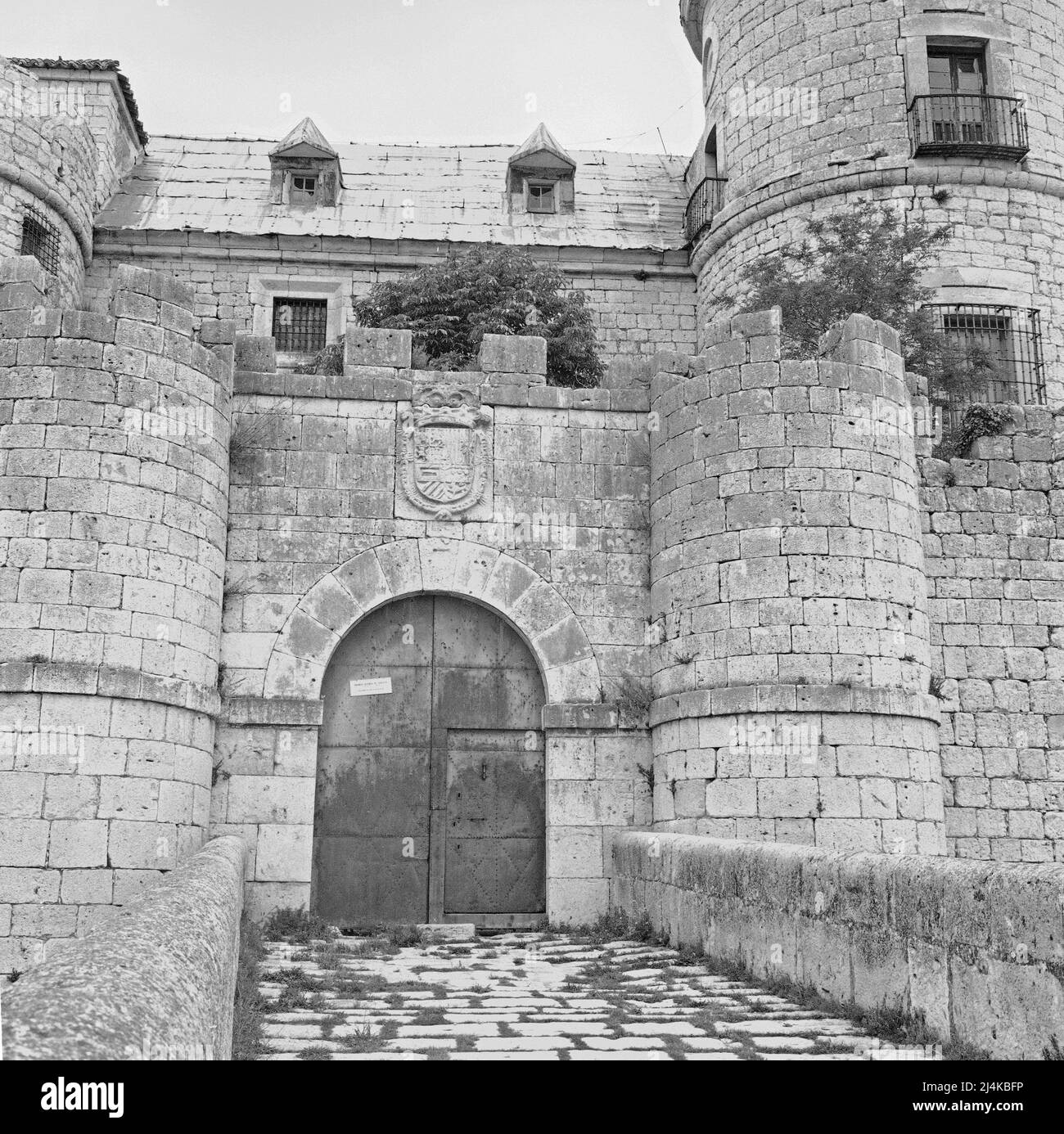 CASTILLO DE SIMANCAS CONSTRUIDO EN EL SIGLO XV Y RESTAURADO EN 1584 POR ...