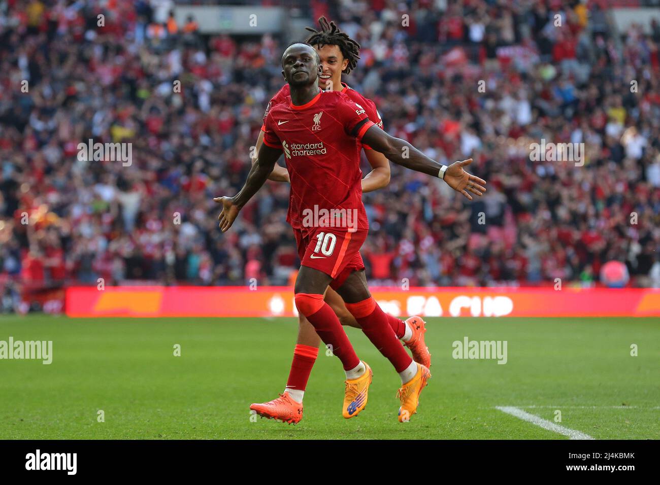 Sadio mane liverpool celebrates hi-res stock photography and images - Alamy