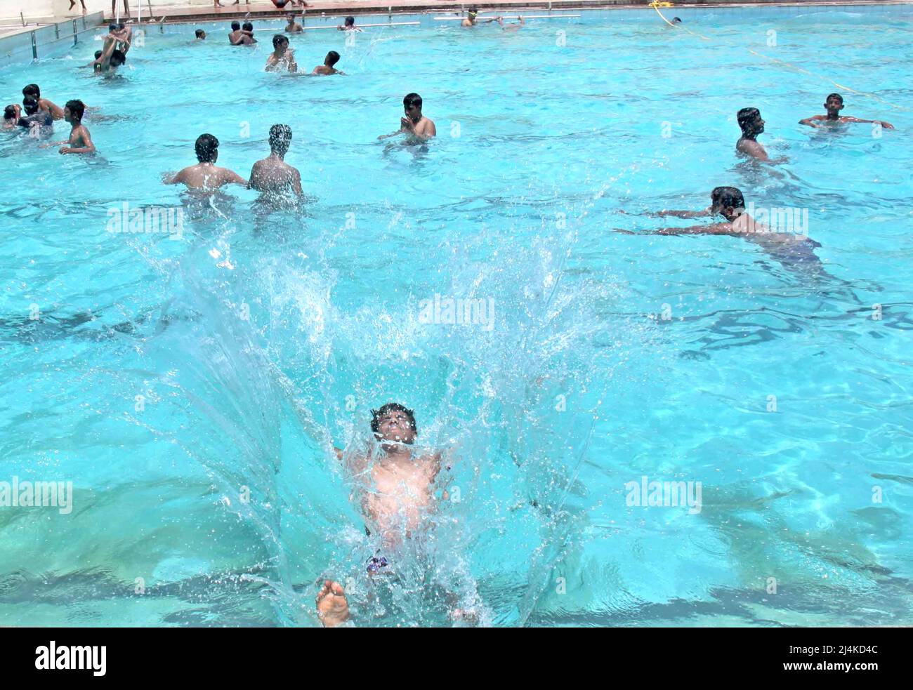 Bangalore, India. 16th Apr, 2022. Indians throng the swimming pool amid ...