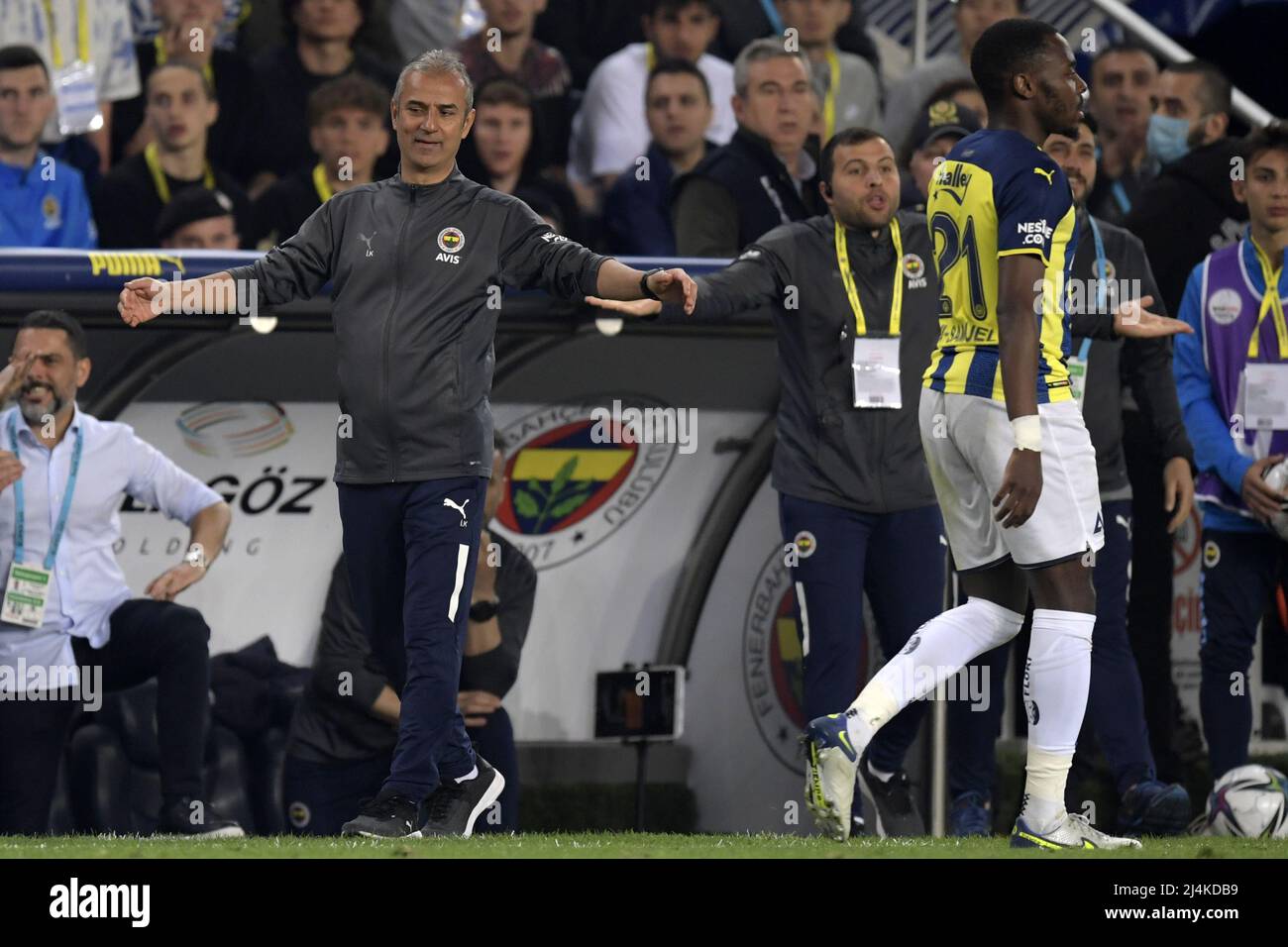ISTANBUL - Fenerbahce SK trainer coach Ismail Kartal during the Turkish ...