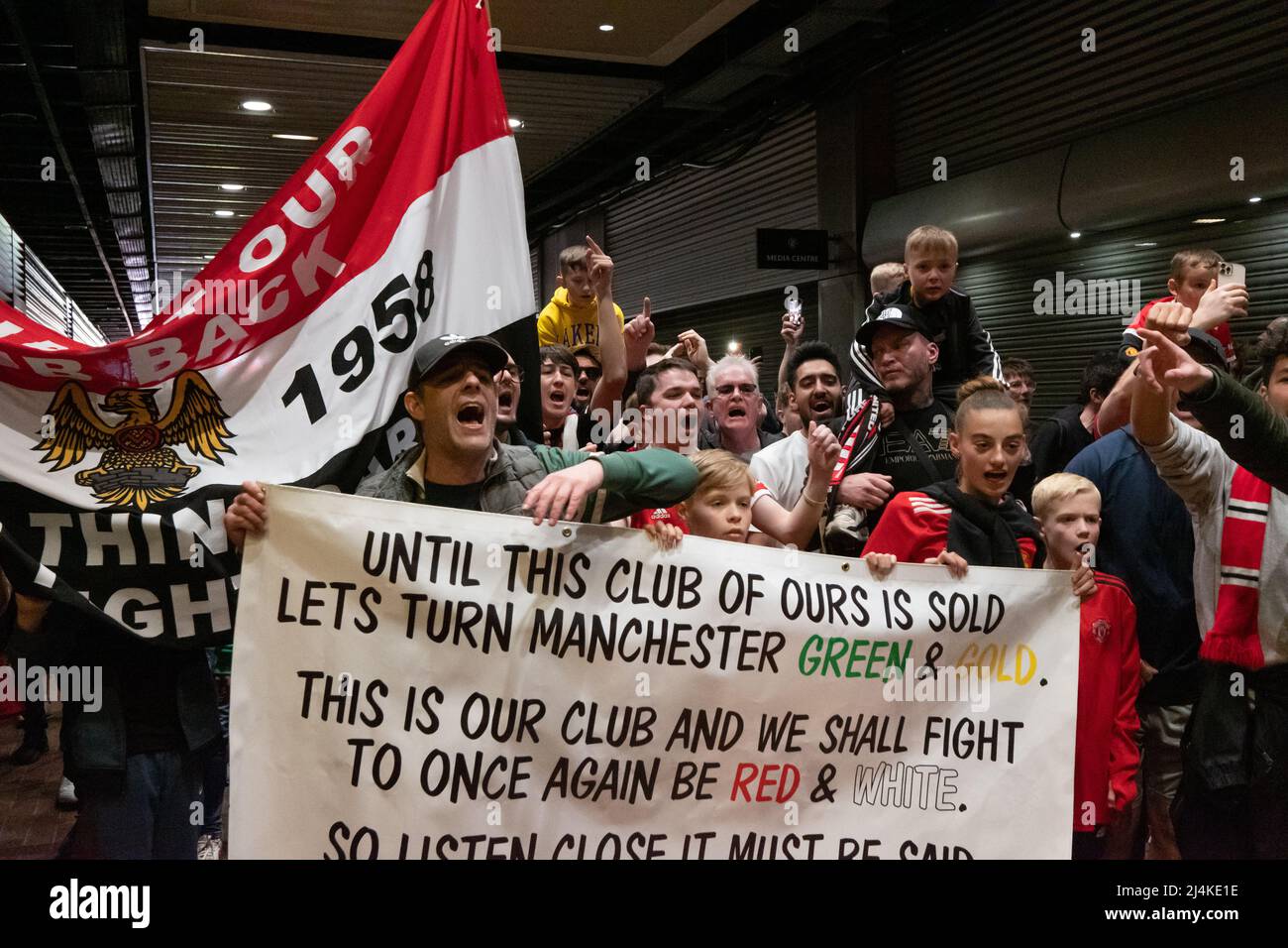 Poor crowd control hi-res stock photography and images - Alamy