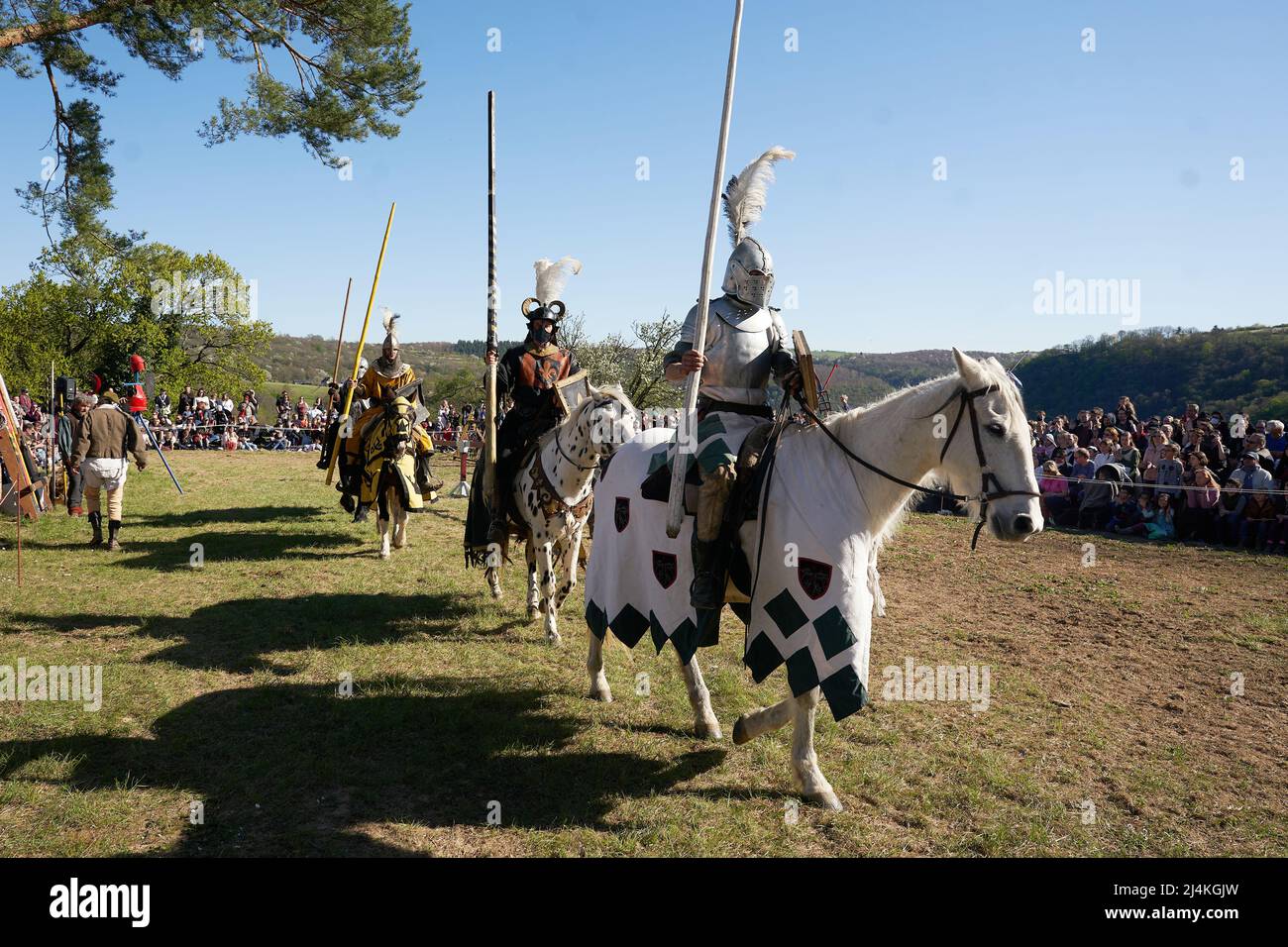 Medieval jousting spectators hi-res stock photography and images - Alamy