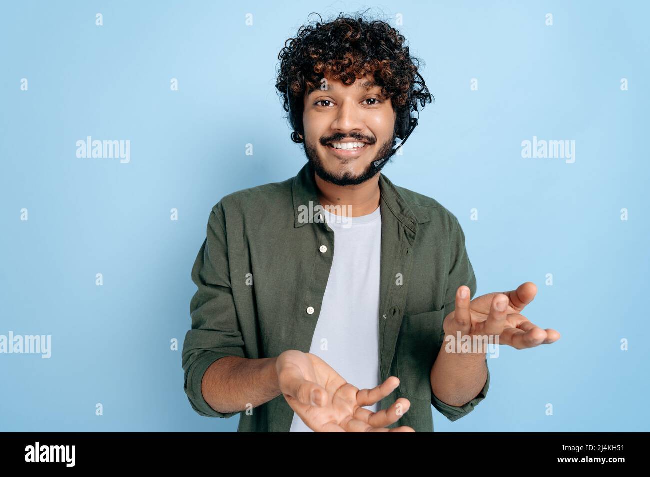 Indian call center hi-res stock photography and images - Alamy