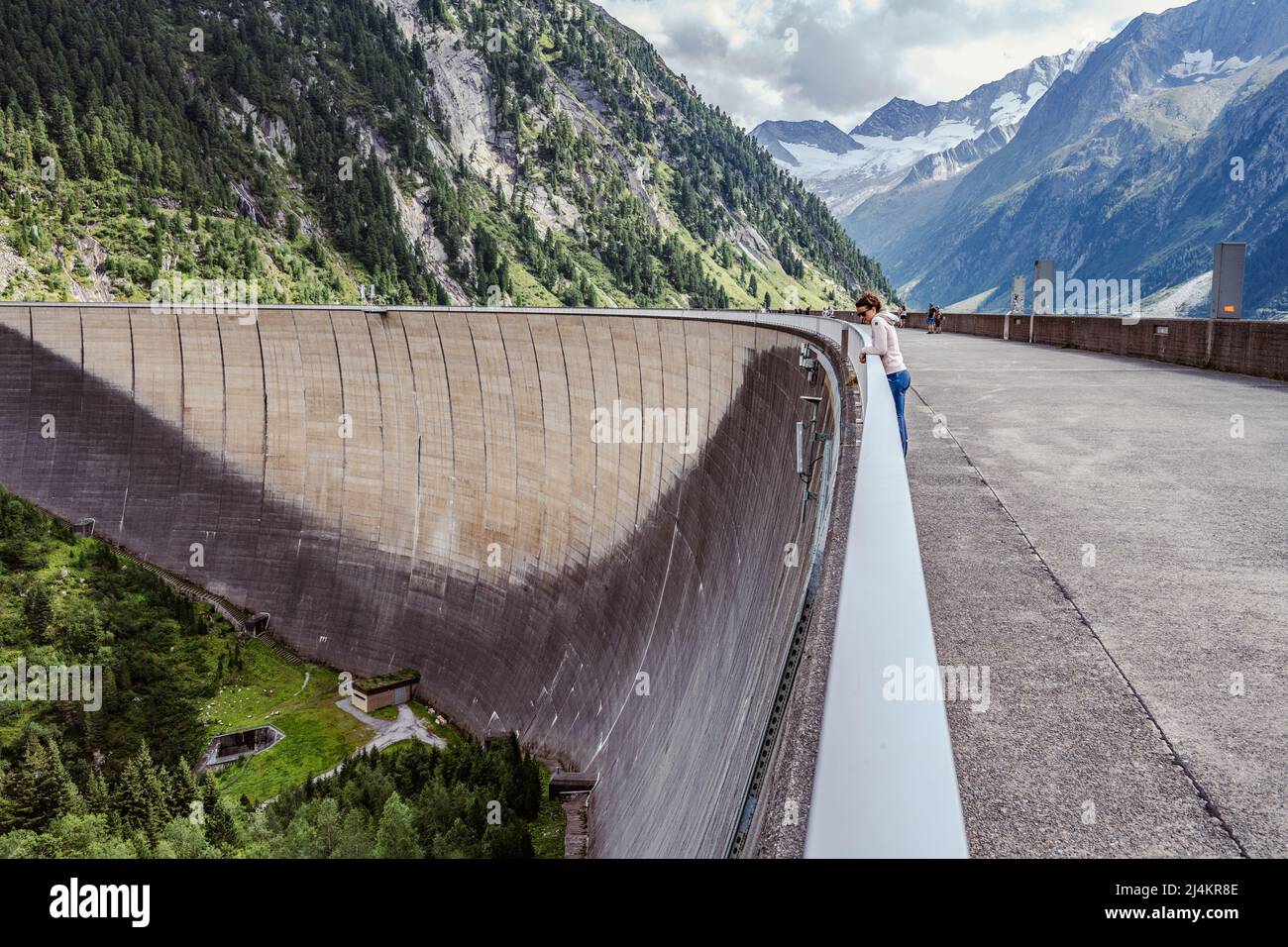 Schlegeisspeicher Wanderung zur Olperer Hütte Stock Photo - Alamy