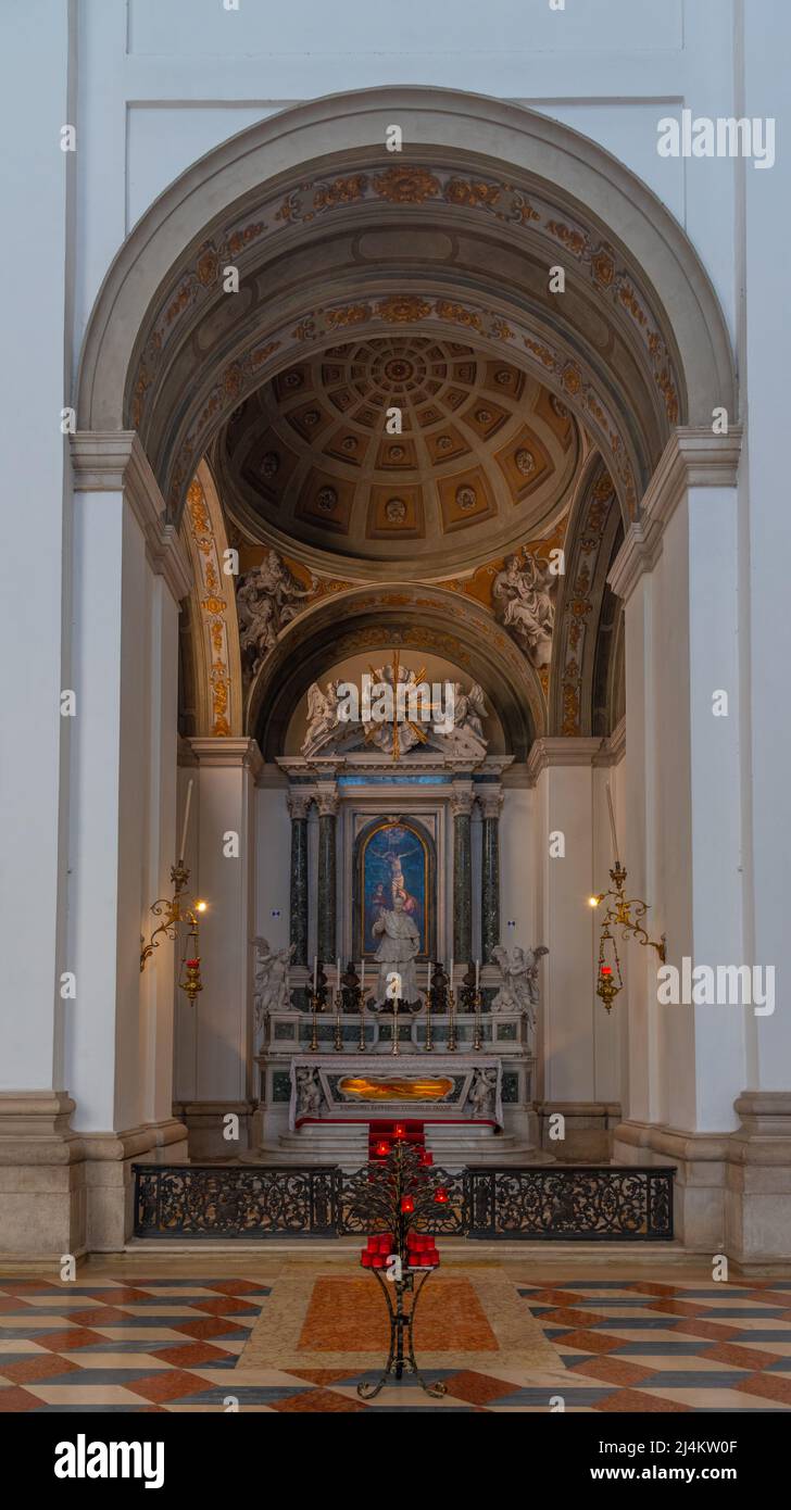 Padova basilica interior hi-res stock photography and images - Alamy