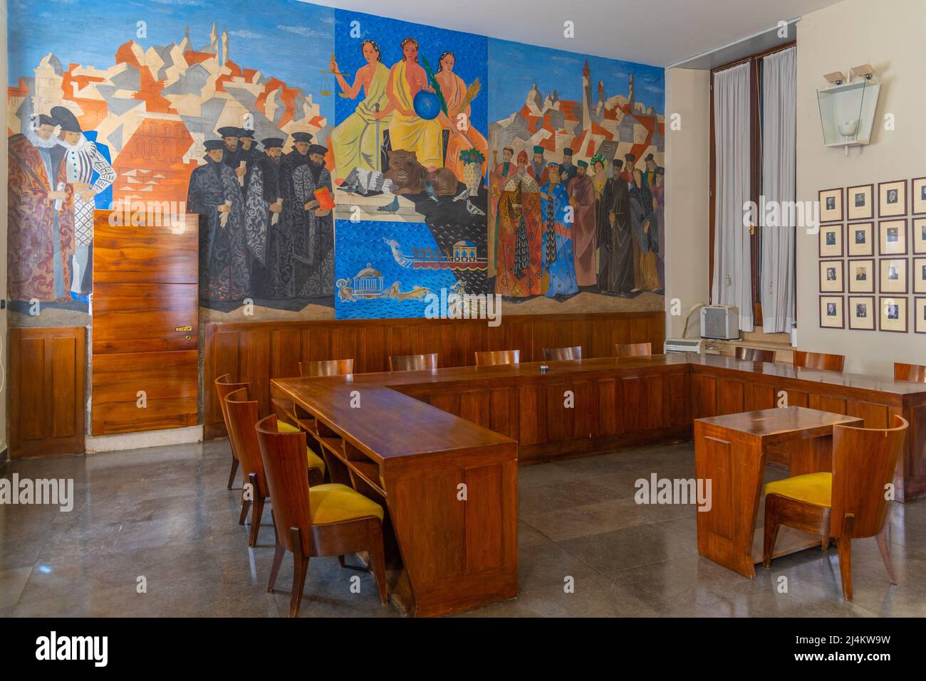 Medieval lecture hall hi-res stock photography and images - Alamy