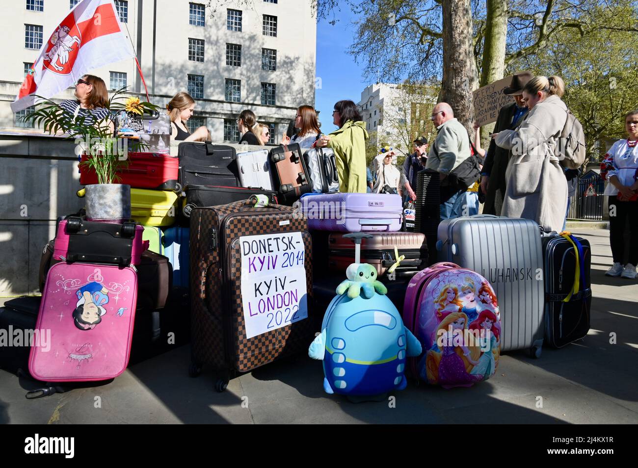 Refugees ukraine luggage hi-res stock photography and images - Alamy