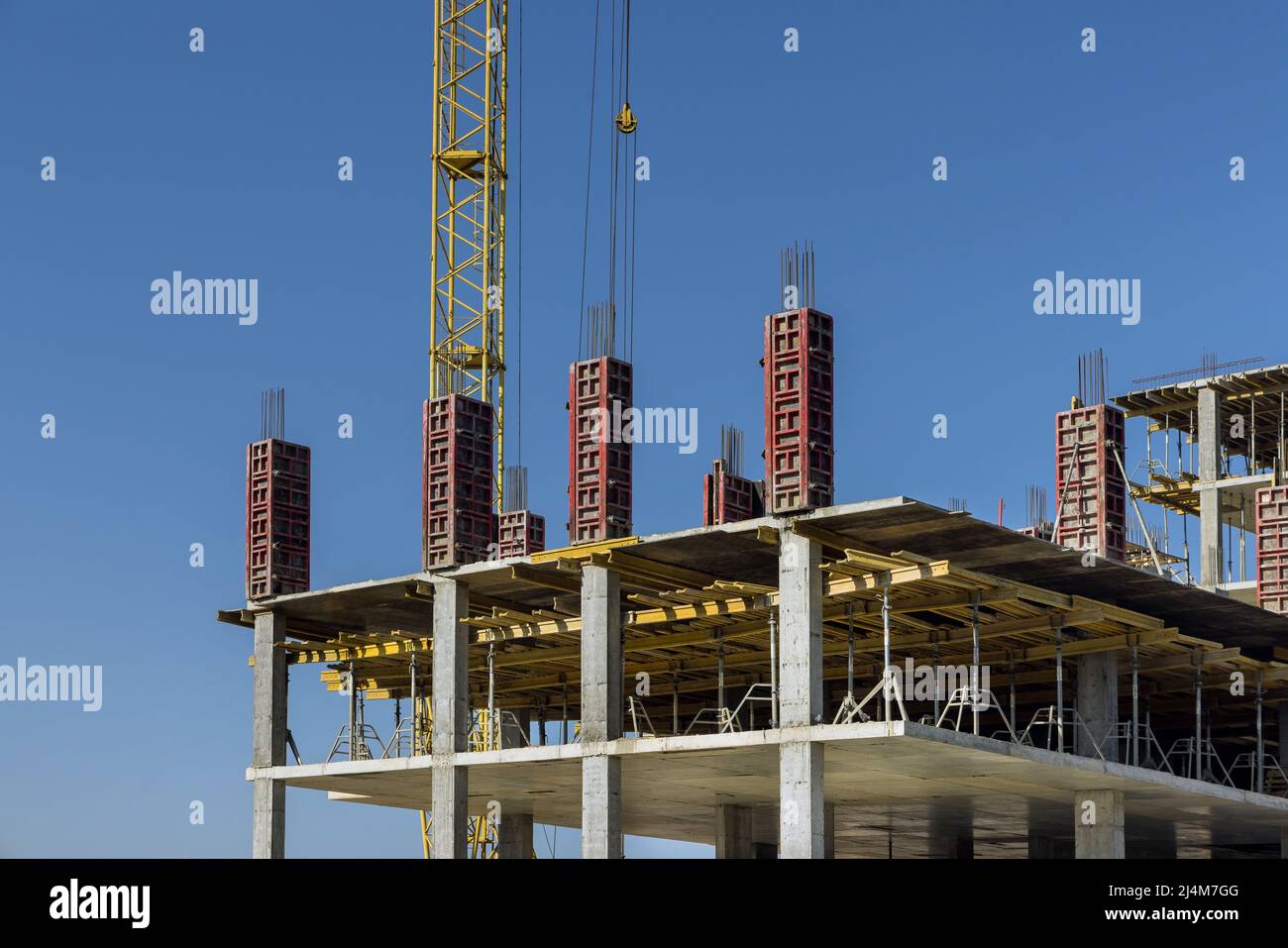 New construction of high-rise concrete building Stock Photo - Alamy