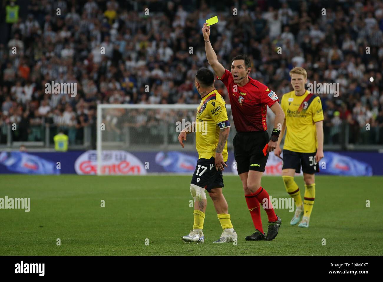 Football sending off referee red card hi-res stock photography and ...