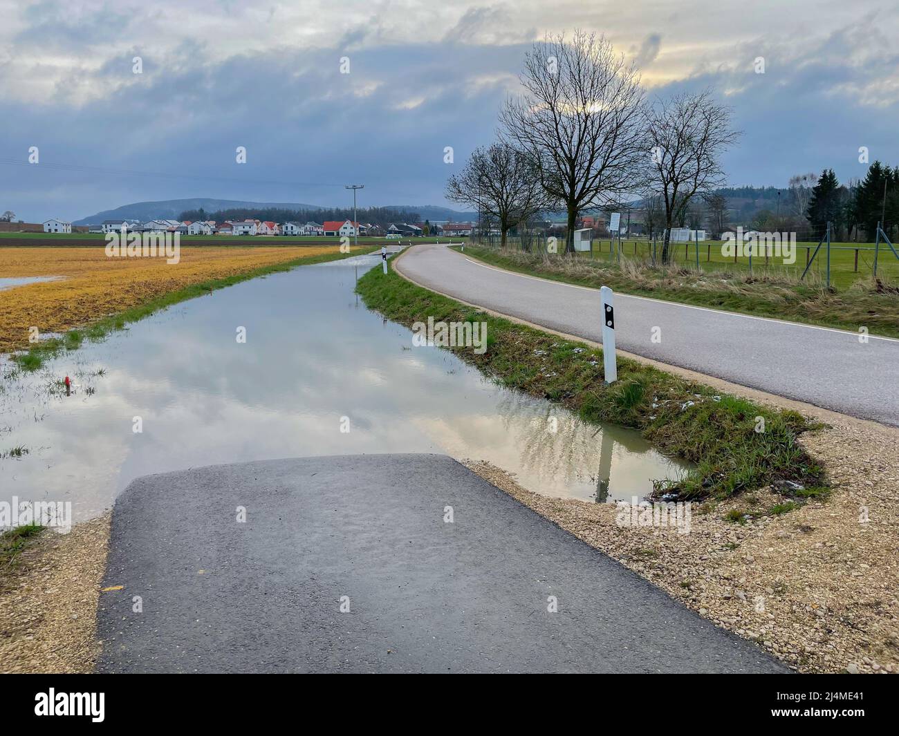 High water and flooding on the bike path. A classic planning error ...