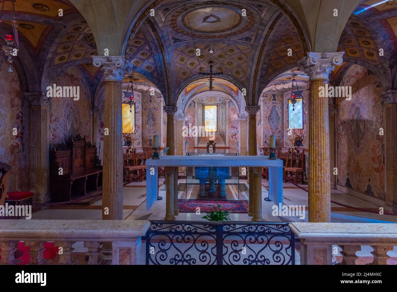Cathedral modena interior hi-res stock photography and images - Alamy