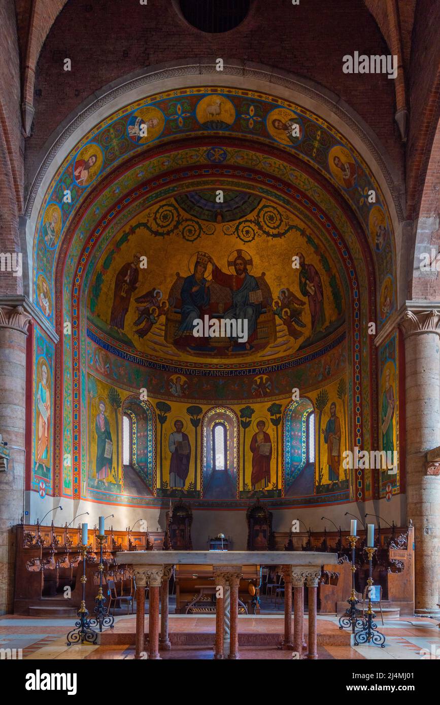 Modena cathedral interior hi-res stock photography and images - Alamy