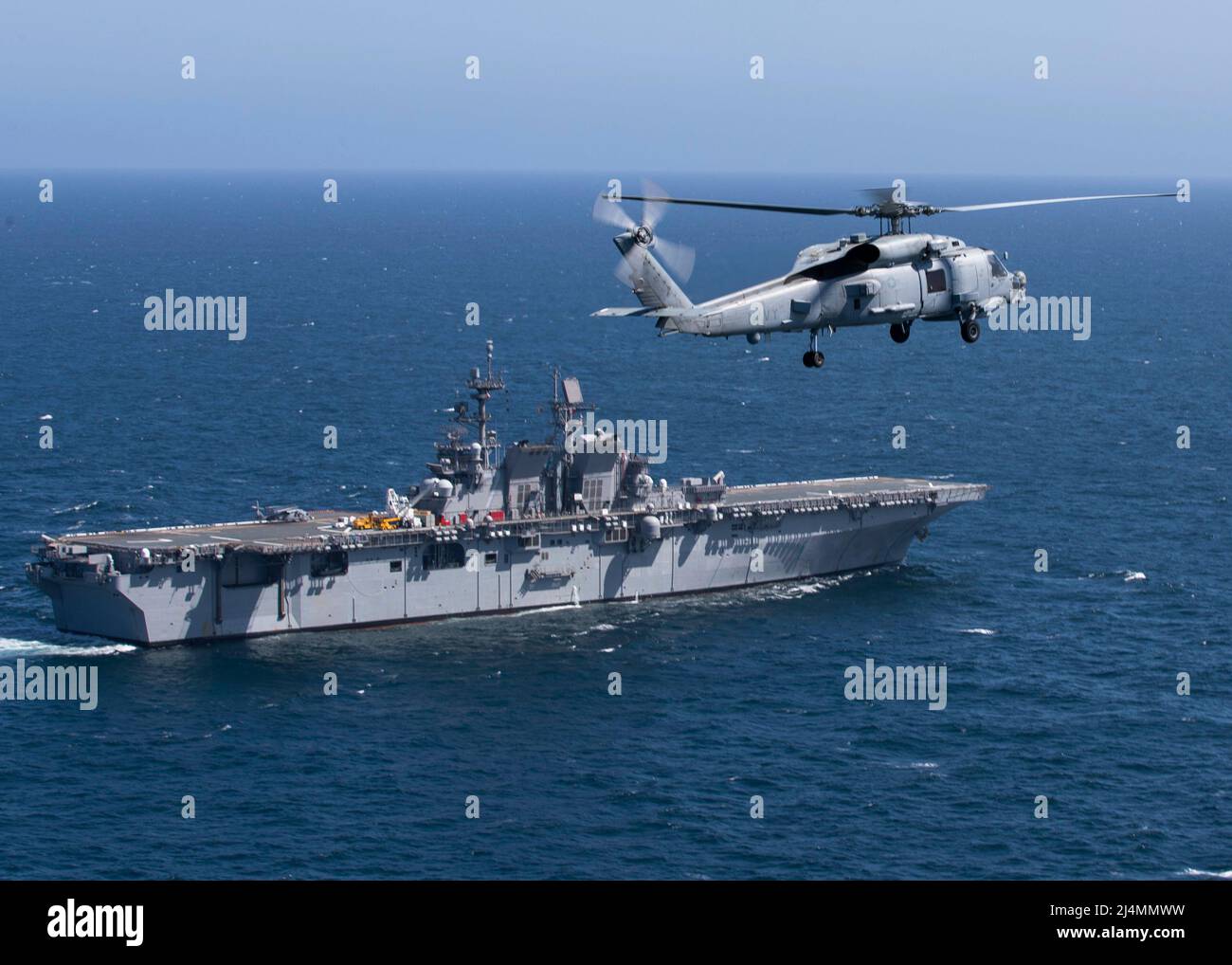 220413-N-TT639-2195 PACIFIC OCEAN (Apr. 13, 2022) - An MH-60R Sea Hawk ...