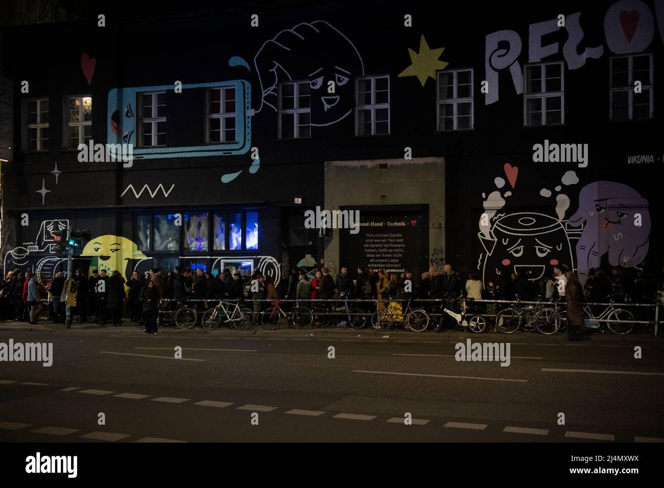 Kit kat club hi-res stock photography and images - Alamy