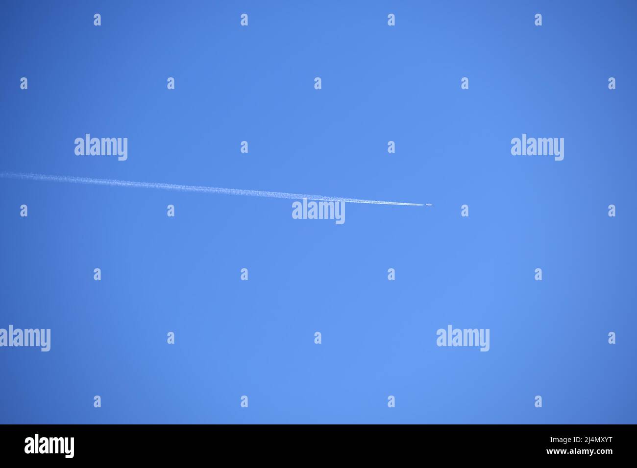Airplane trails distant hi-res stock photography and images - Alamy