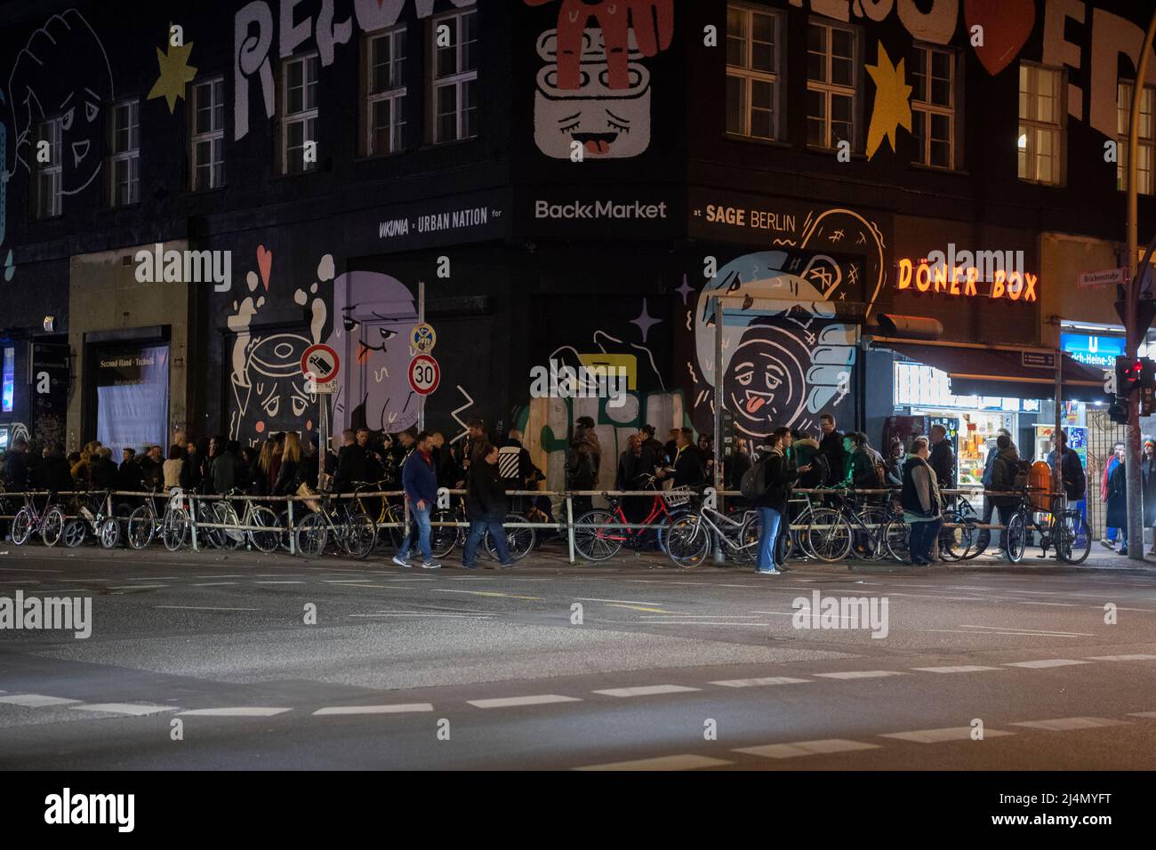 Kit kat club hi-res stock photography and images - Alamy