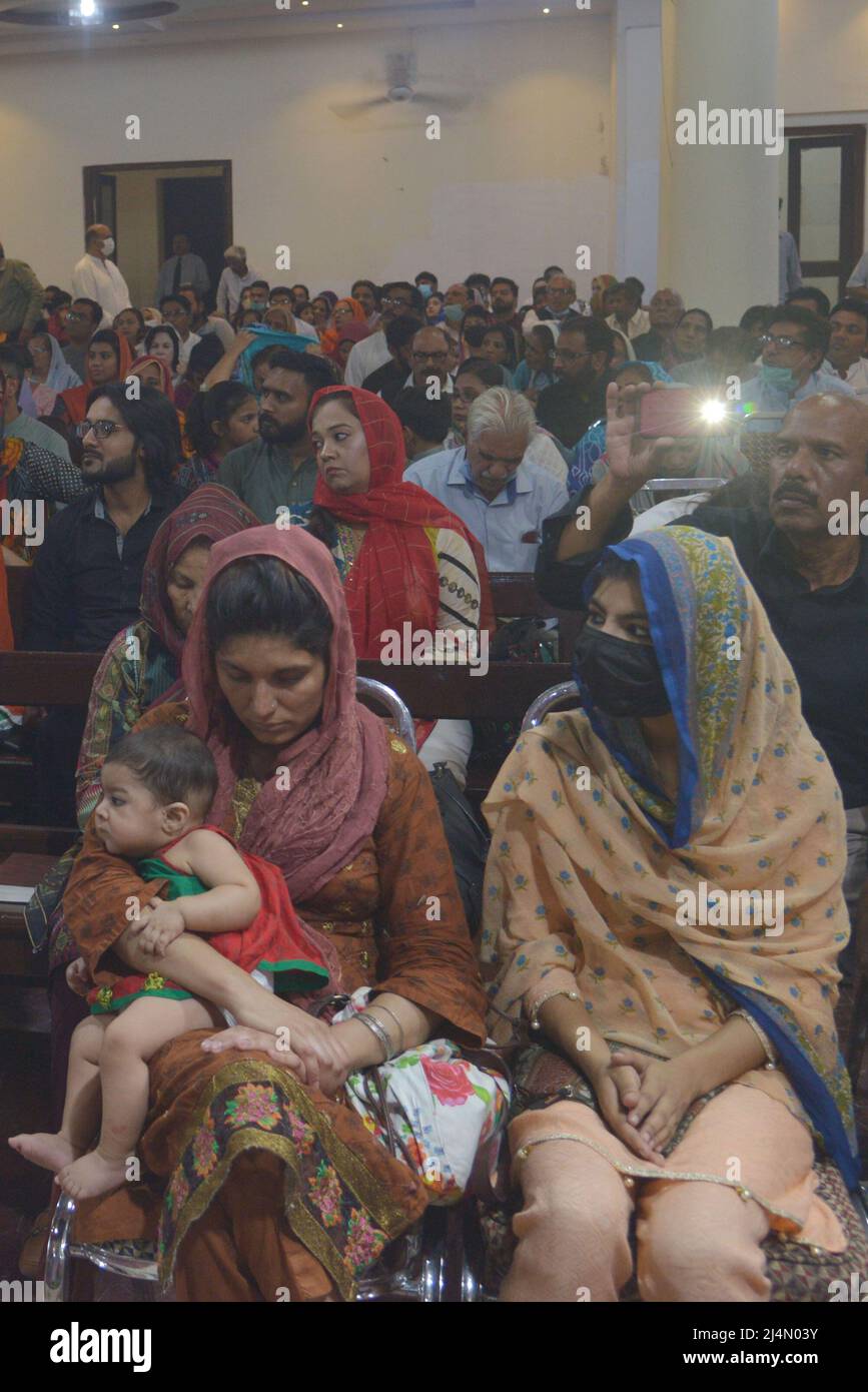 Lahore, Punjab, Pakistan. 15th Apr, 2022. Pakistani Christian devotees ...