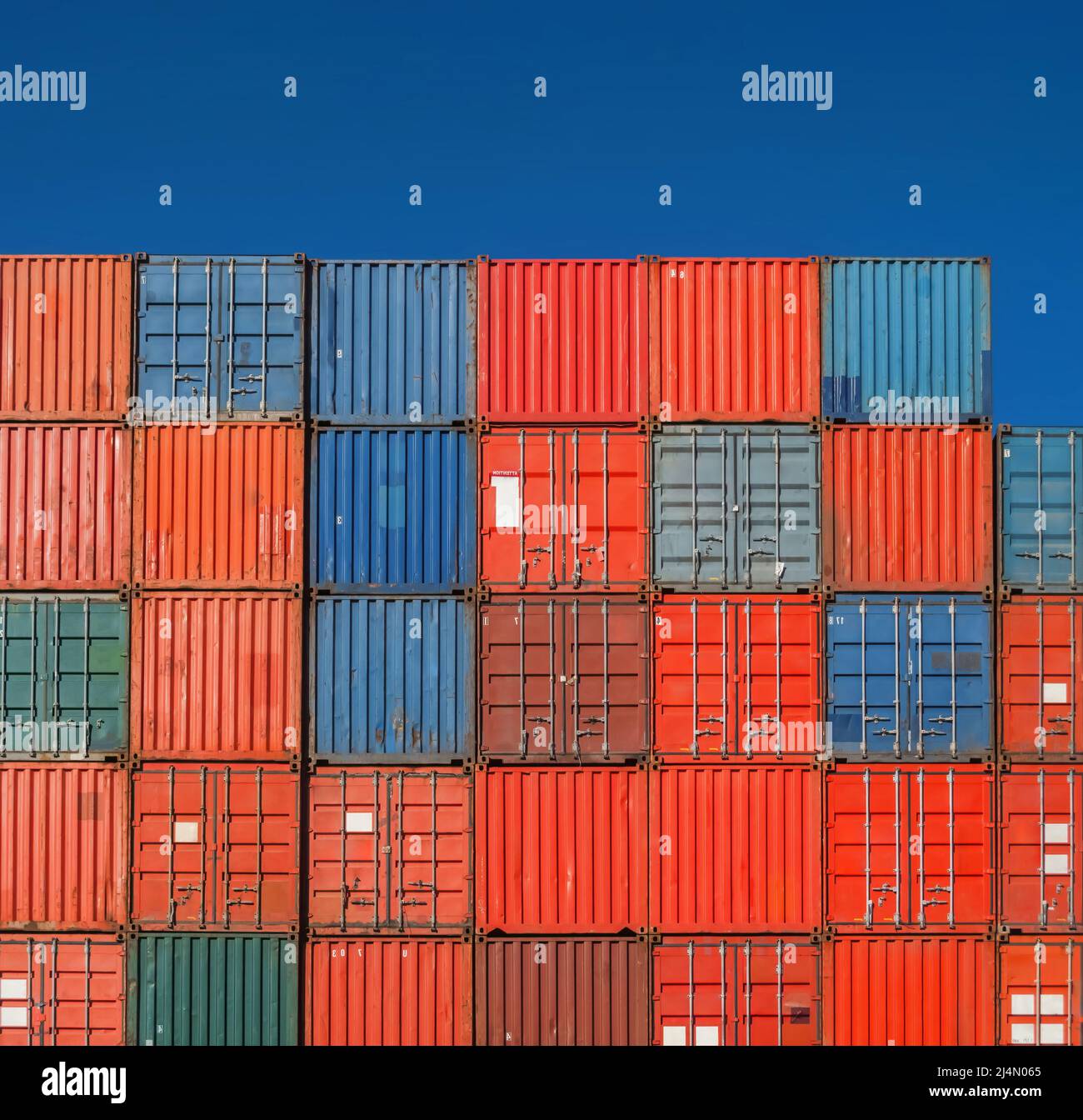 Chain of containers hi-res stock photography and images - Alamy