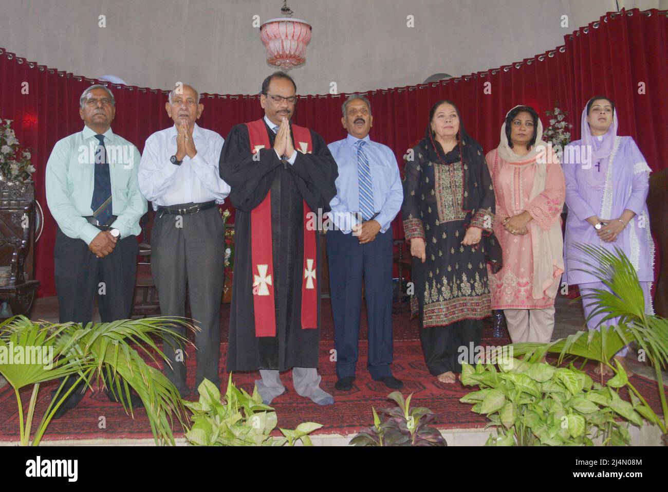 Lahore, Punjab, Pakistan. 15th Apr, 2022. Pakistani Christian devotees ...
