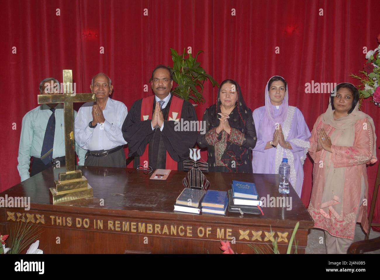 Lahore, Punjab, Pakistan. 15th Apr, 2022. Pakistani Christian devotees ...