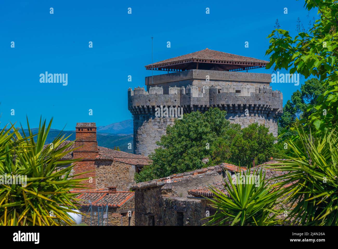 Alba castle at Granadilla village in Spain Stock Photo - Alamy