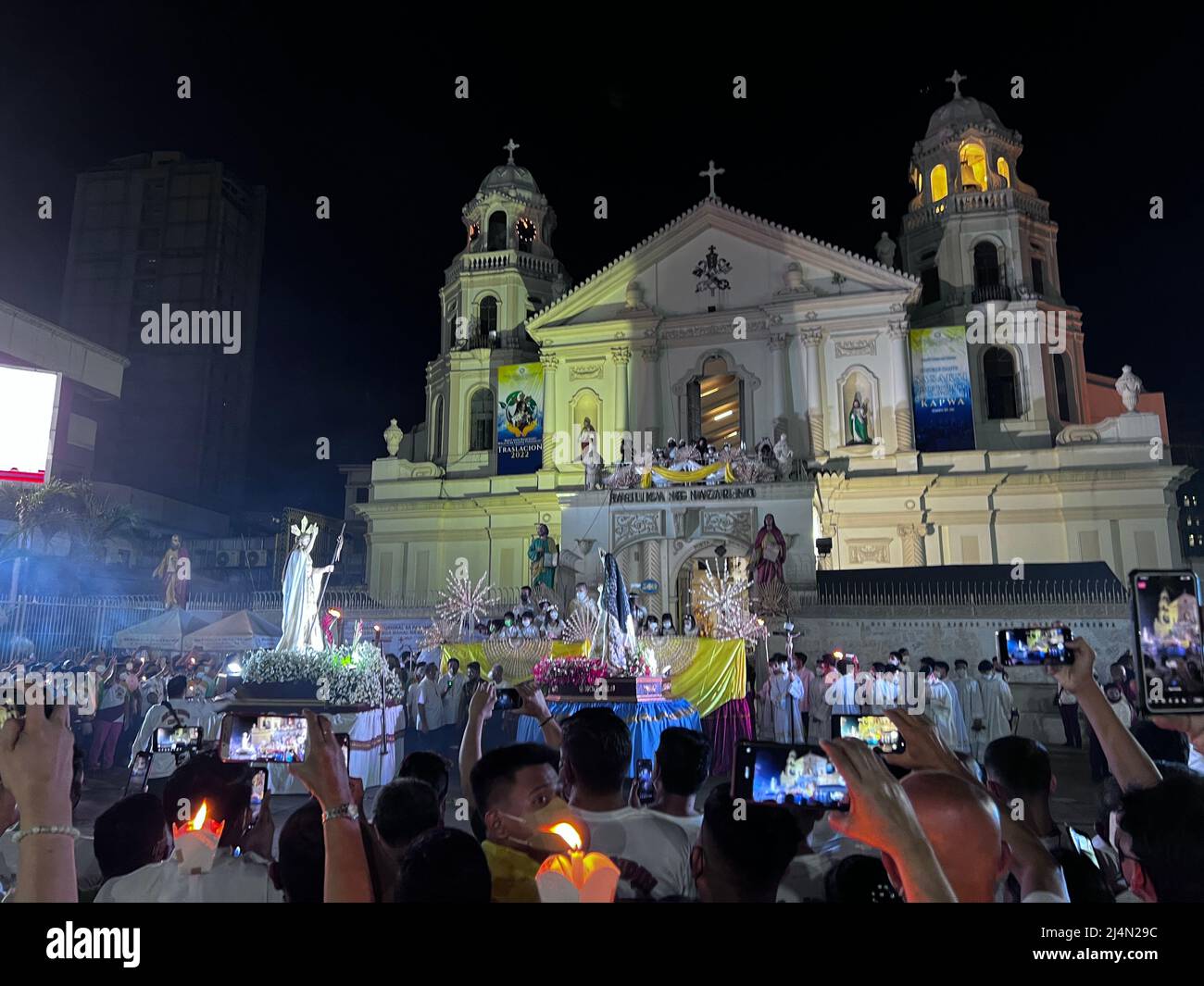 Manila, Philippines. 16th Apr, 2022. Hundreds of Catholic devotees in ...