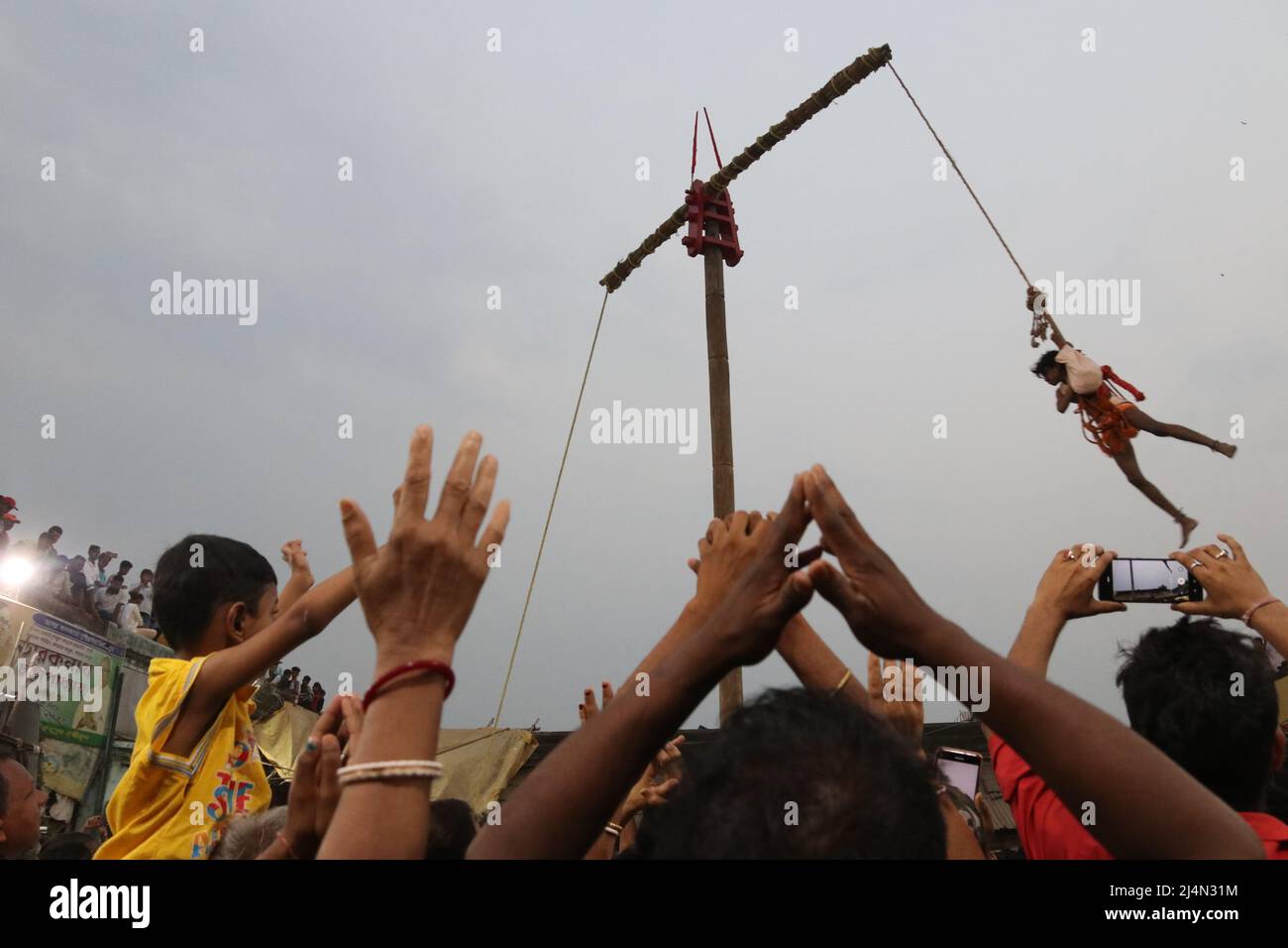 Kolkata, West Bengal, India. 14th Apr, 2022. Devotees gather to witness ...