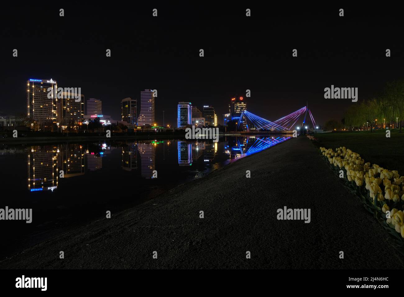 City lights at night. Reflection of skyscrapers at rivers. Night photo ...