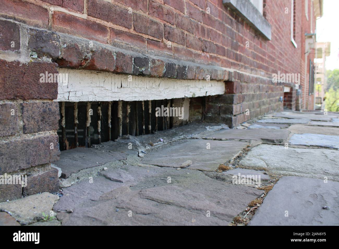 Battered brickwork hi-res stock photography and images - Alamy