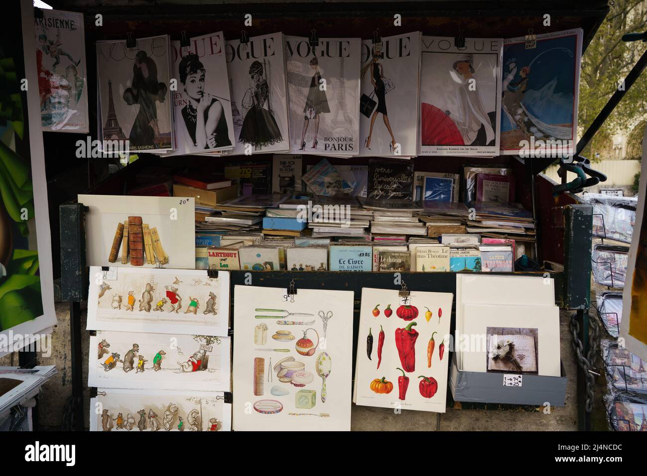 Bouquinistes de paris hi-res stock photography and images - Alamy