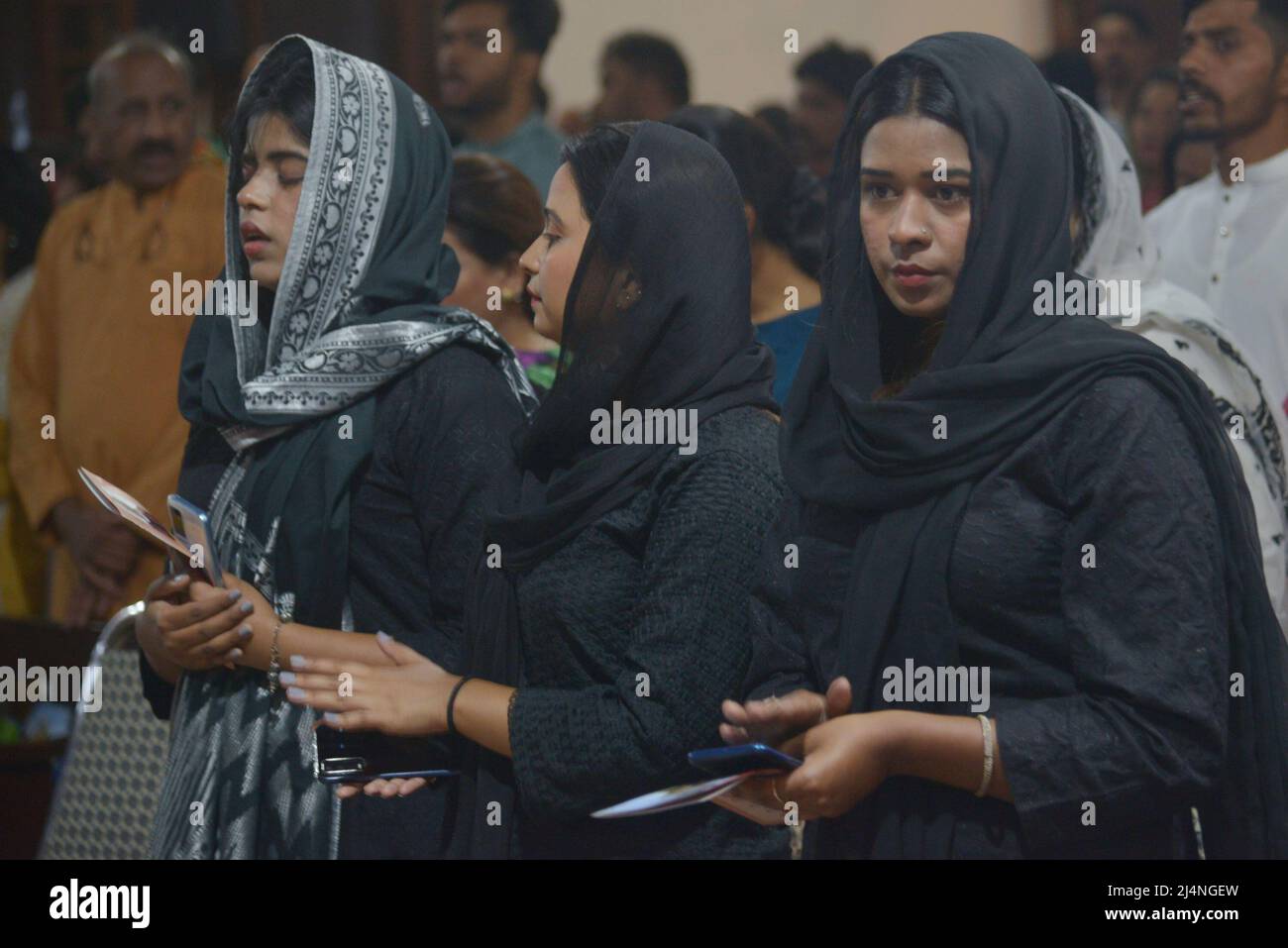 Lahore, Pakistan. 17th Apr, 2022. Pakistani large number of Catholic ...